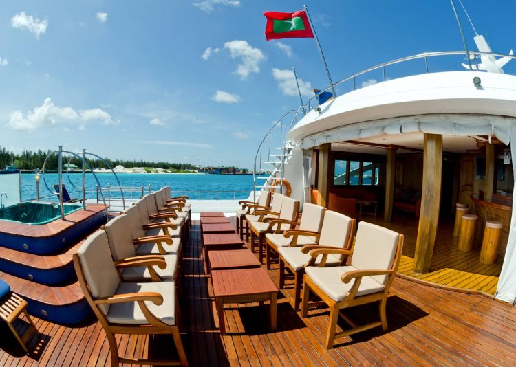 Bar area on the upper deck | RUSHKULT