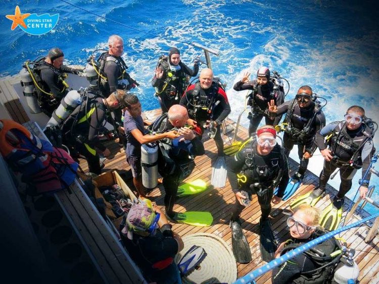scuba divers red sea | RUSHKULT